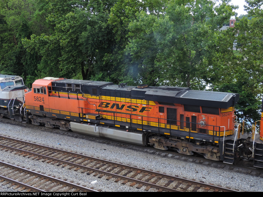 BNSF 5824
